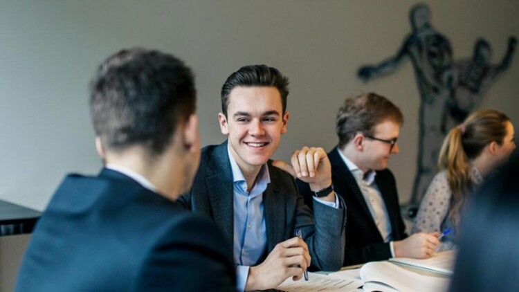 Hengeler Mueller: Karriere & Einstieg - e-fellows.net